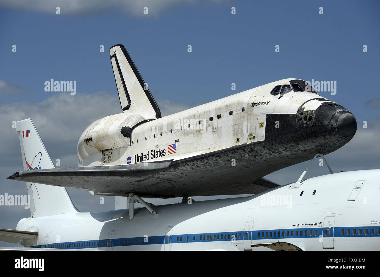 Space Shuttle Discovery In Dc