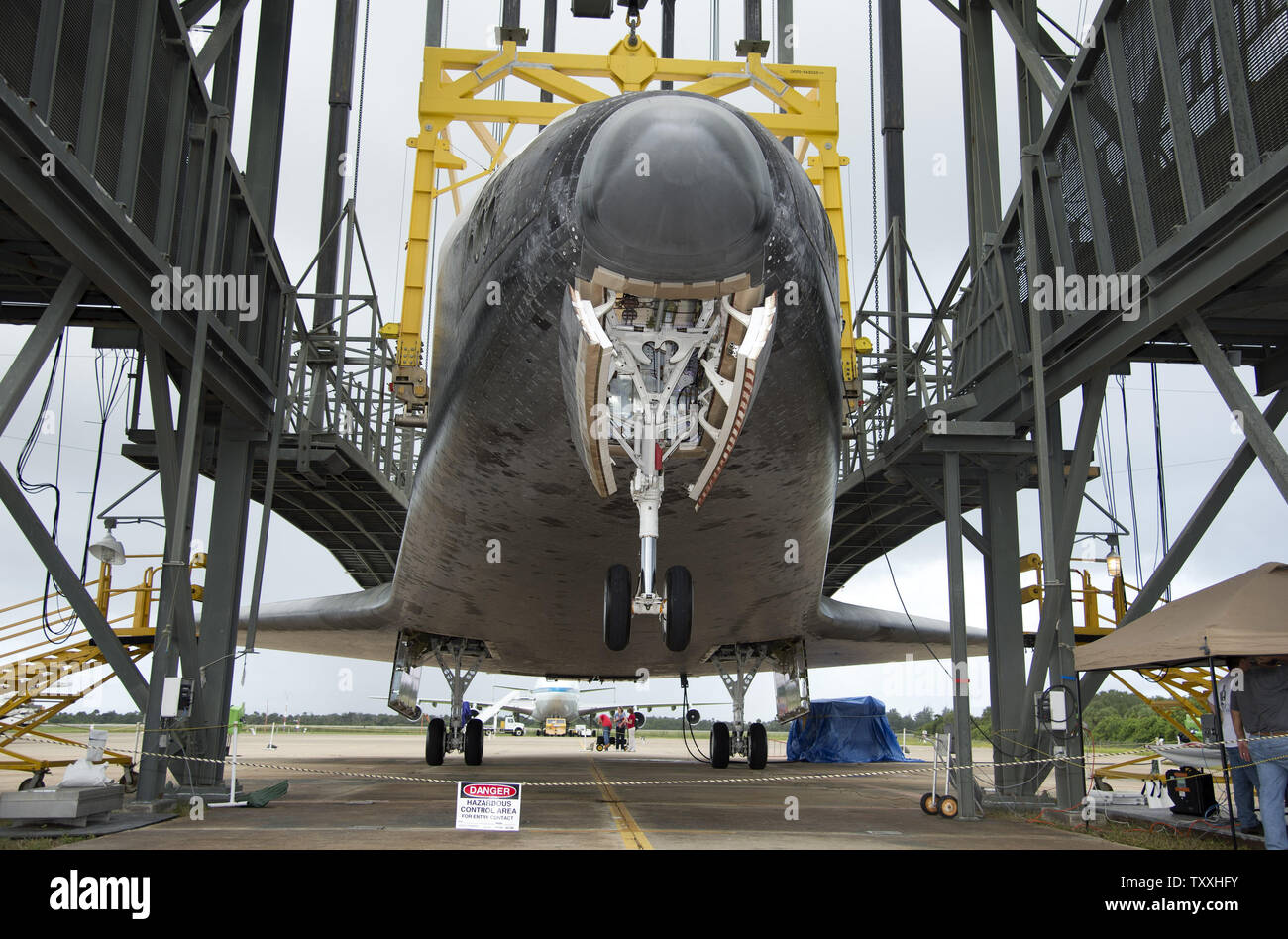 The nose landing gear of NASA's space shuttle "Endeavour" is raised in ...