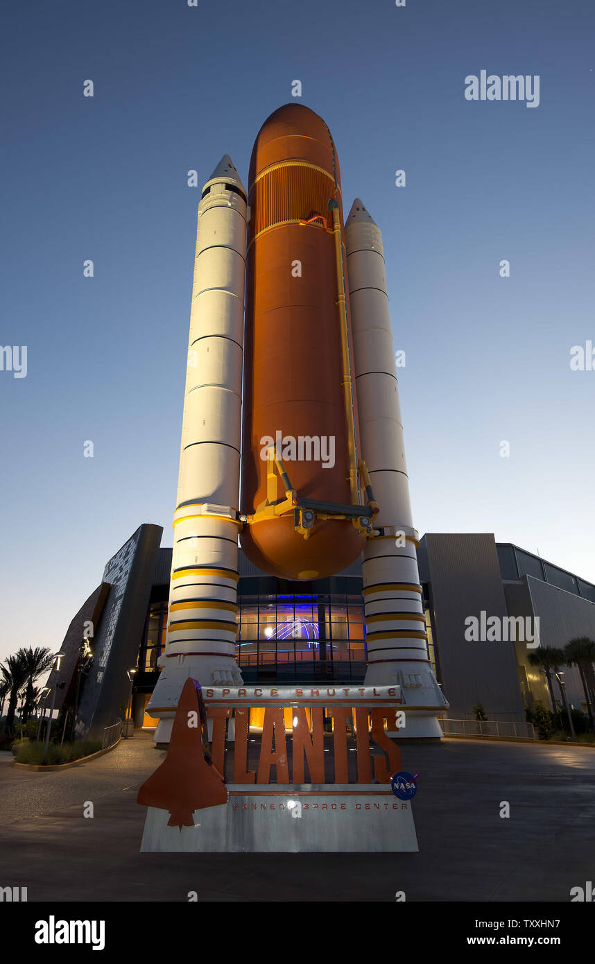 Space shuttle stack hi-res stock photography and images - Alamy