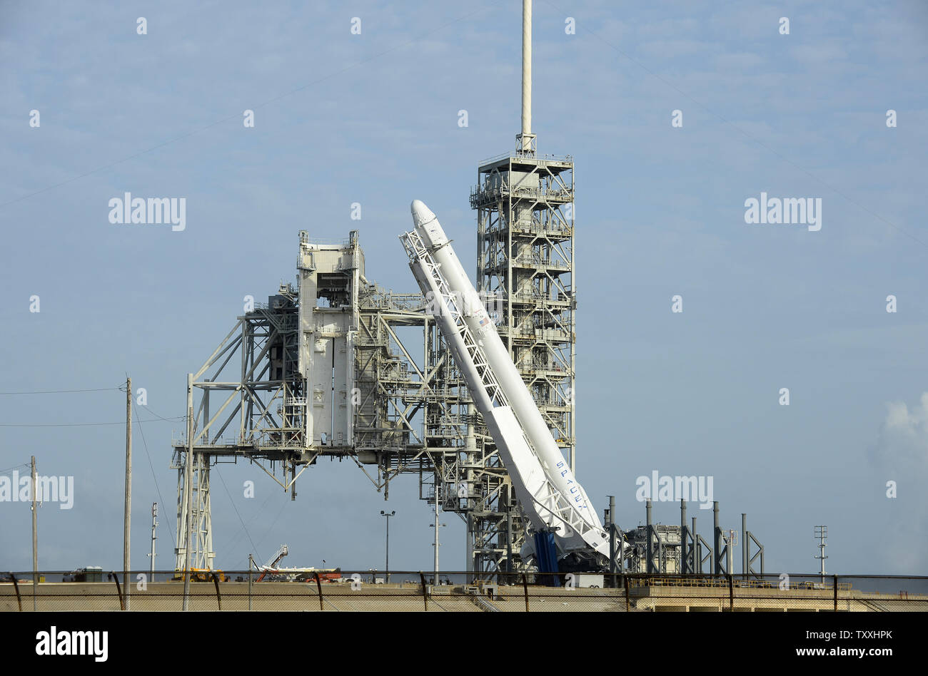 Nearly vertical position hi-res stock photography and images - Alamy