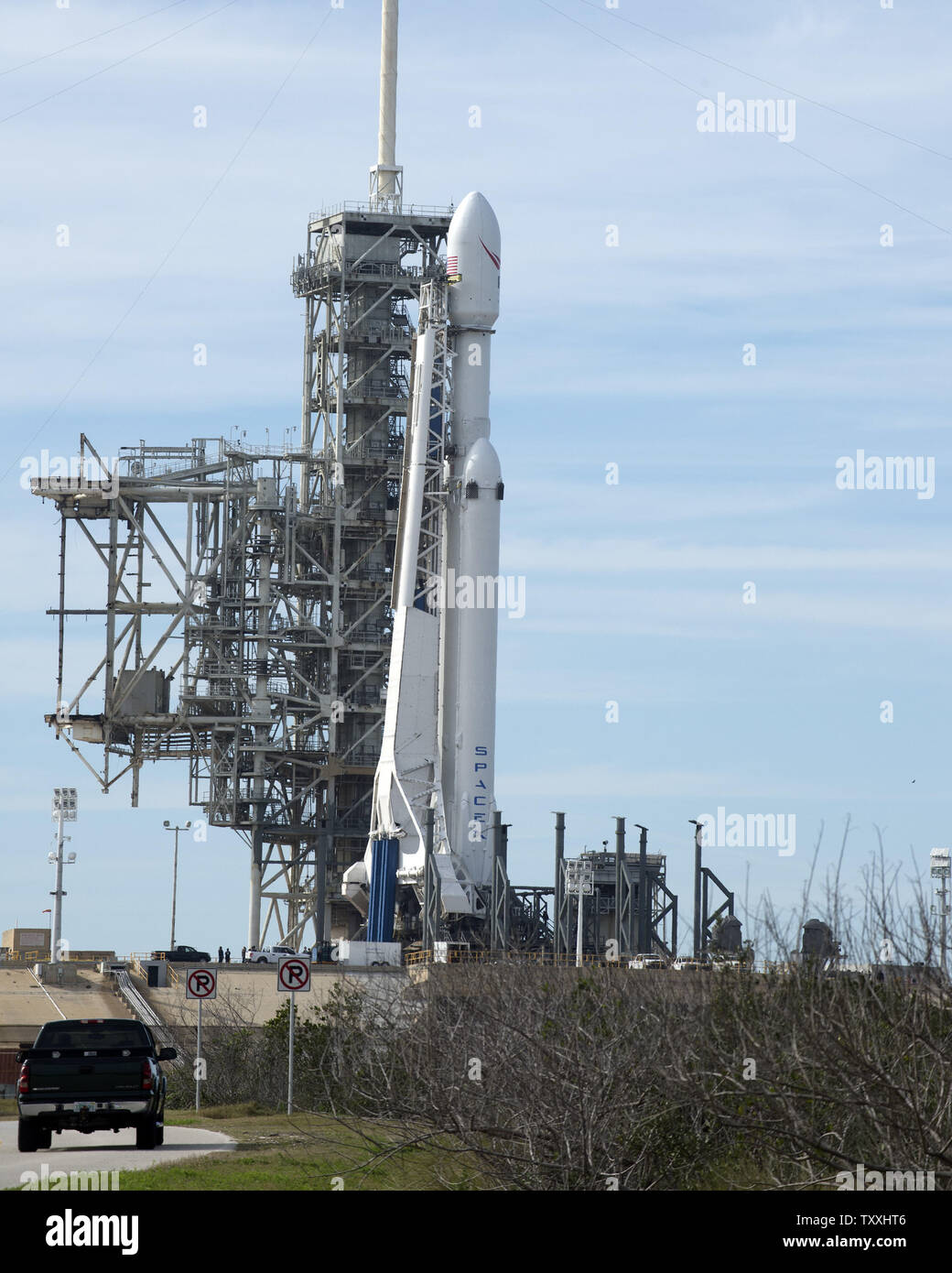 The first SpaceX Falcon Heavy stands on historic Launch Complex 39A at ...