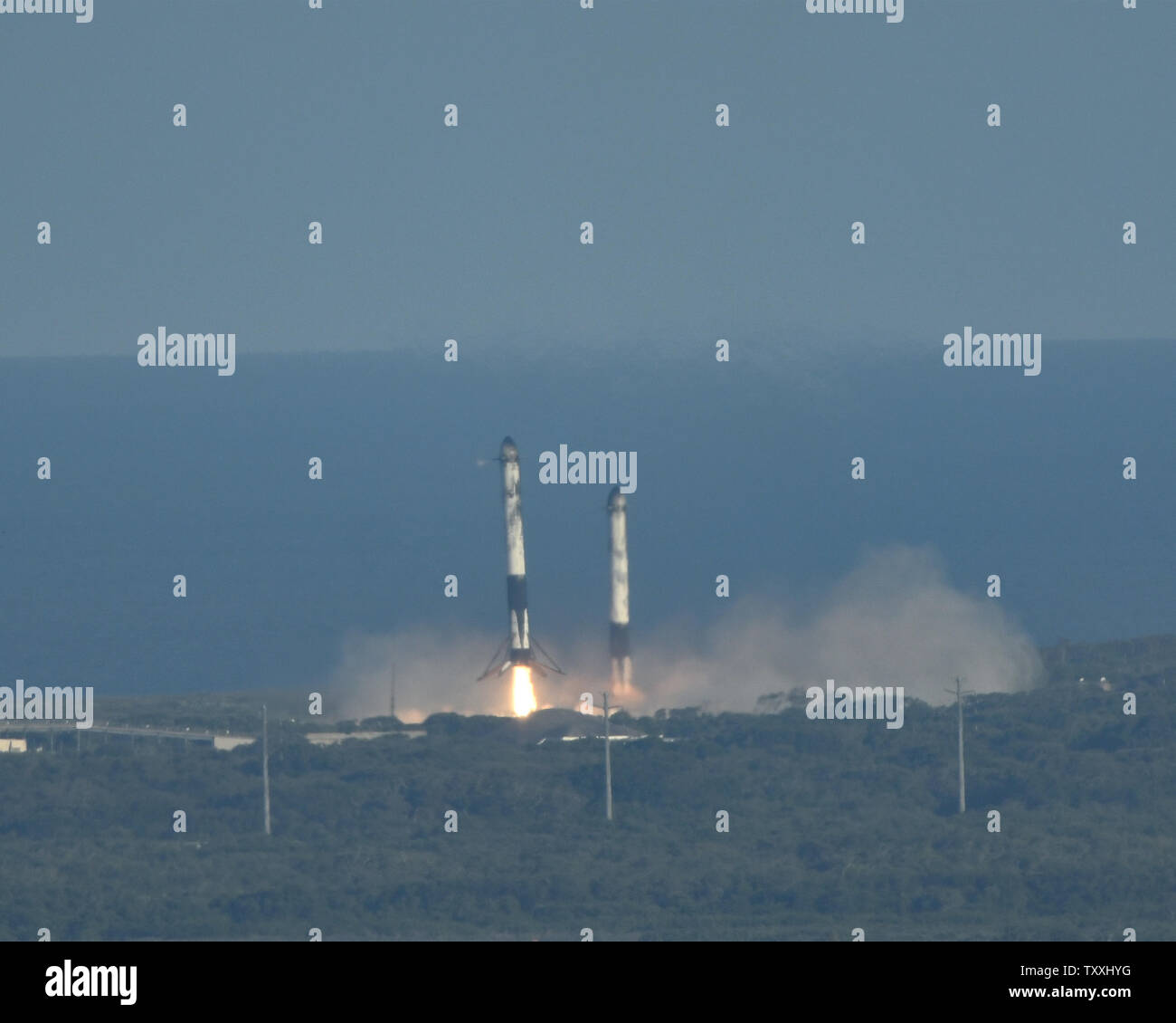 Spacex falcon 9 boosters landing hi-res stock photography and images ...