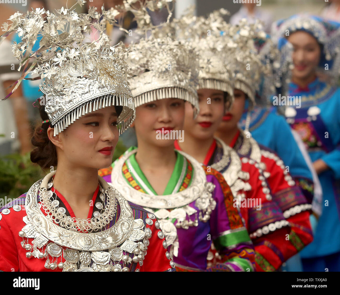 Chinese ethnic minorities hi-res stock photography and images - Alamy