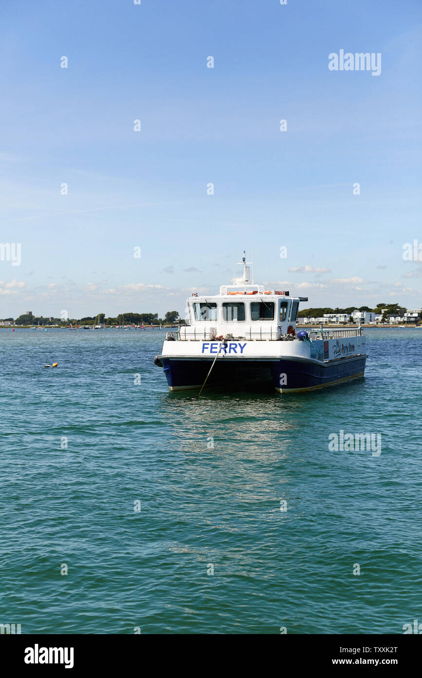 Mudeford Ferry transporting passengers to and from Mudeford Spit ...