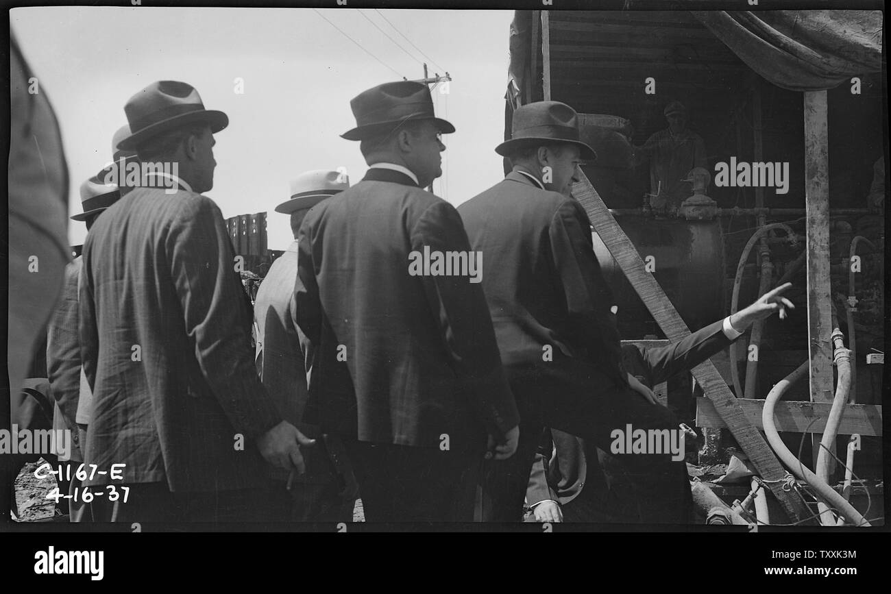 Tva worker hi-res stock photography and images - Alamy