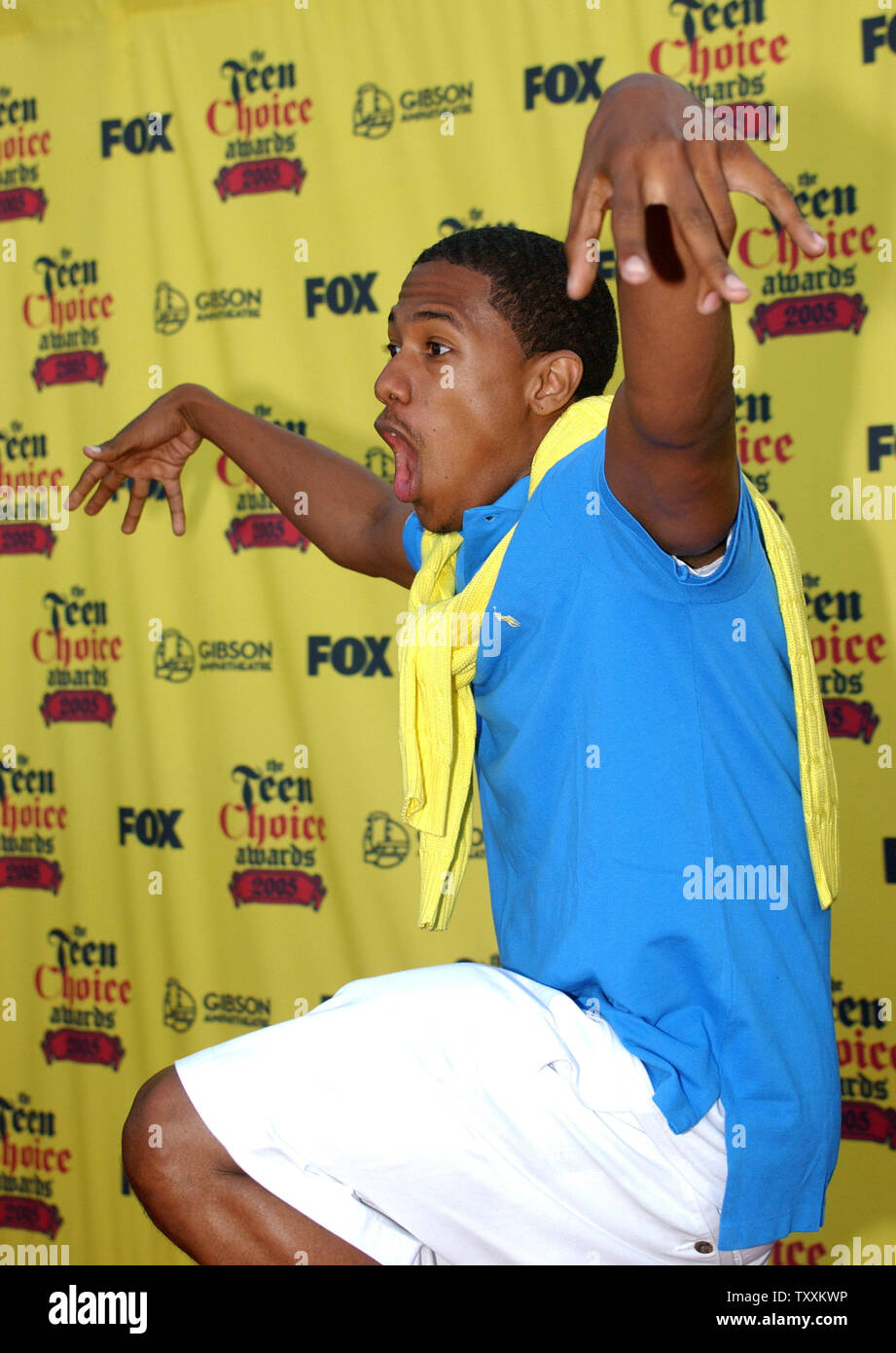 Nick Cannon arrives at the 2005 Teen Choice Awards August 14, 2005 at ...