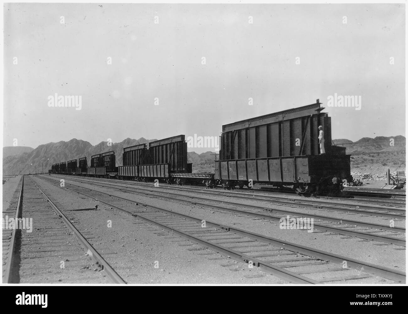 Bulkhead gate hi-res stock photography and images - Alamy