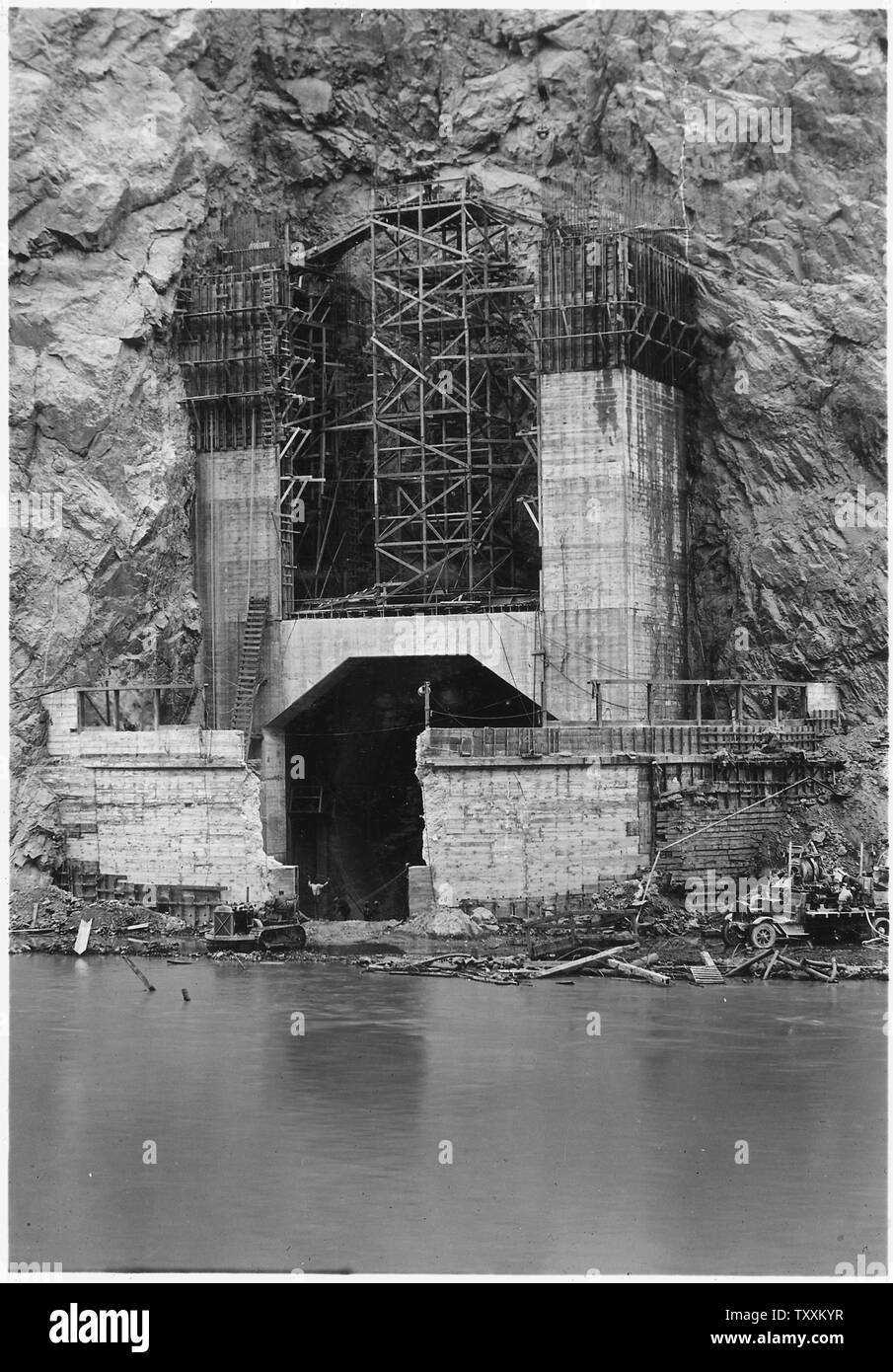 Bulkhead gate structure at inlet portal of Diversion Tunnel No. 4. Semi ...