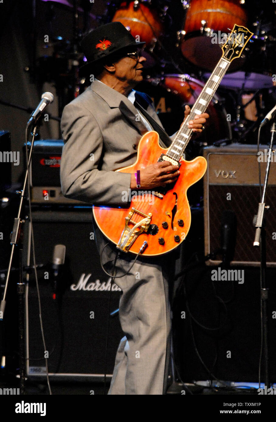 Blues guitar legend, Hubert Sumlin performs at the Les Paul and Friends ...
