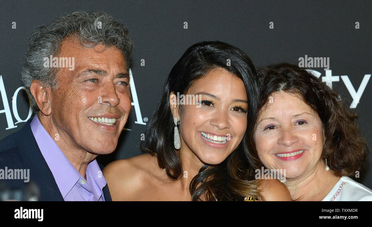 Gina rodriguez with parents hi-res stock photography and images - Alamy