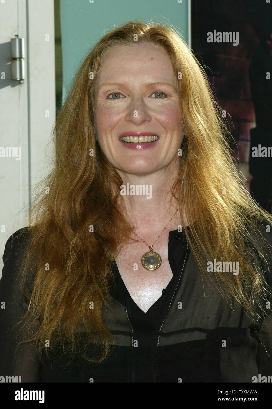 Warner brothers catwoman hi-res stock photography and images - Alamy