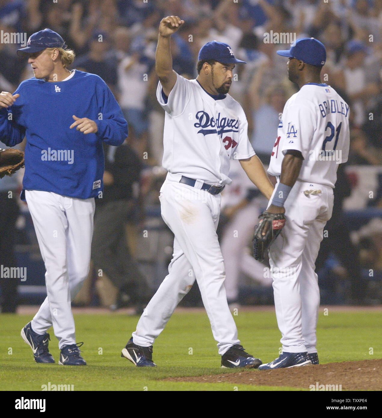 Los Angeles Dodgers pitcher Jose Lima (C) celebrates with teammates ...