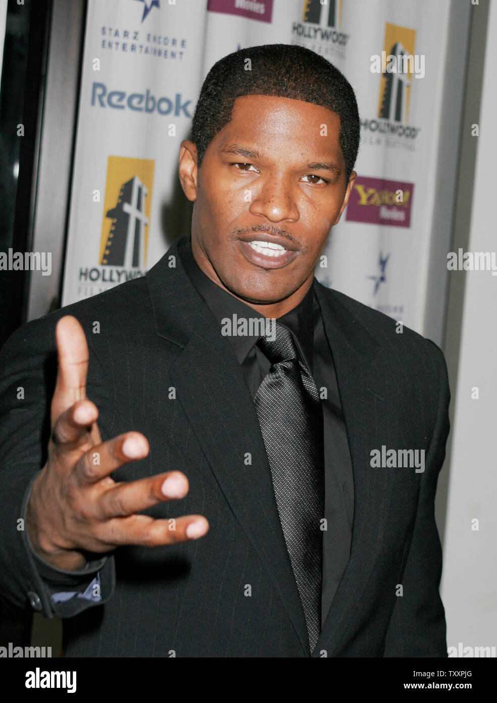 Actor Jamie Foxx arrives for the Hollywood Film Festival's 2004 ...