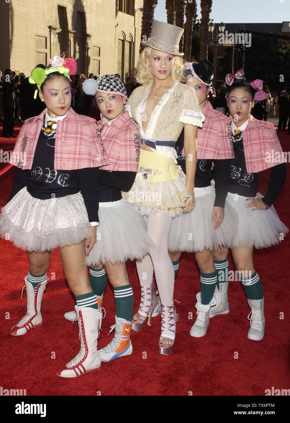 Gwen Stefani (C) arrives with her dancers for the 32nd annual American ...