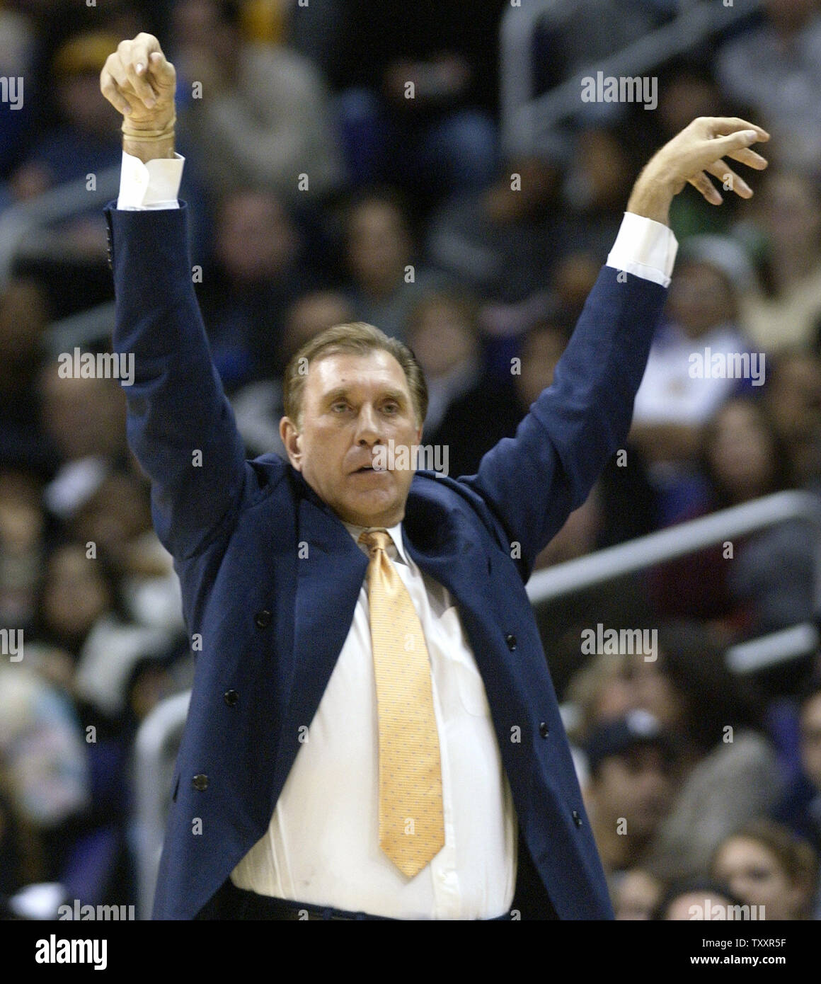 Rudy tomjanovich hi-res stock photography and images - Alamy