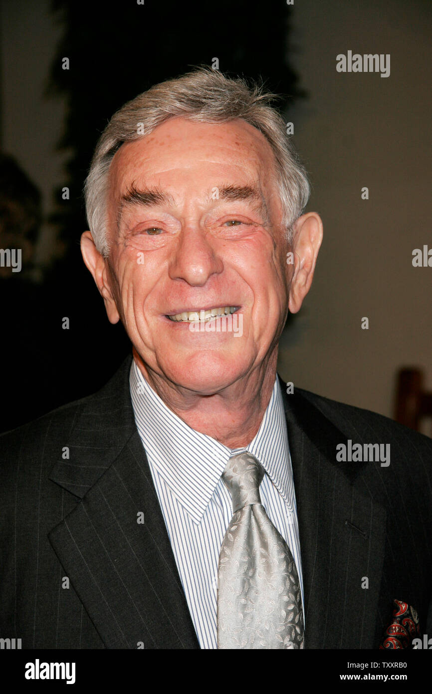 Comedian Shelley Berman arrives at the December 16th, 2004 Los Angeles ...