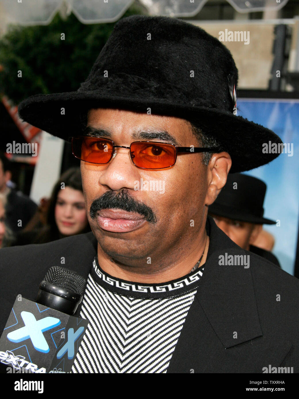 Actor Steve Harvey arrives at the January 8, 2005 Los Angeles premiere ...