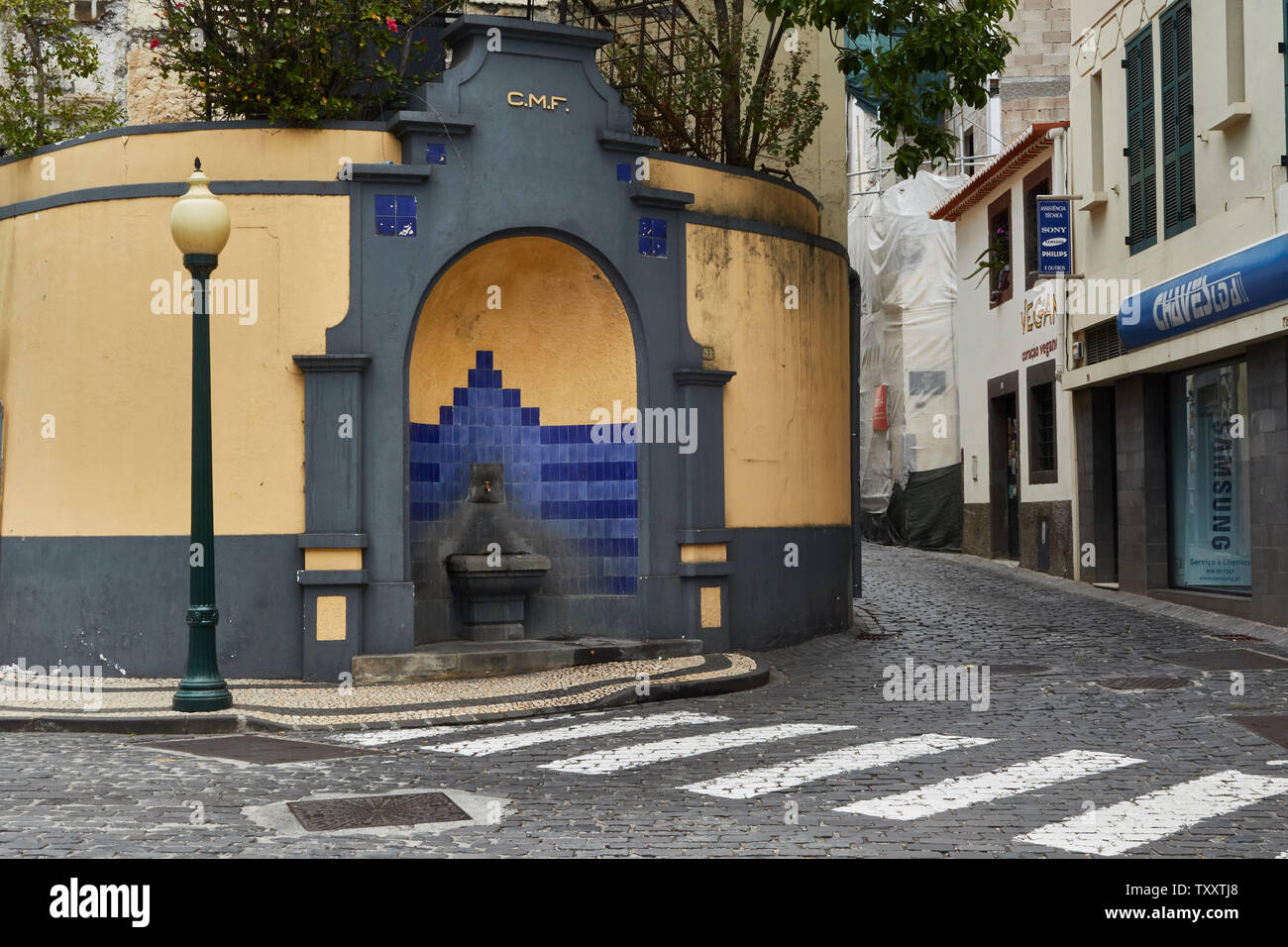 Funchal Old Town, Zone velha, colourful architecture, Funchal, Madeira ...