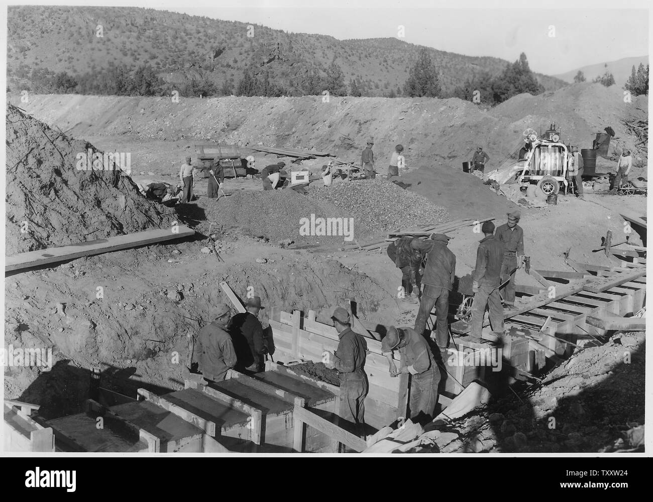 CCC Camps BR-88,89 and 90, Deschutes Project, Oregon: CCC enrollees ...