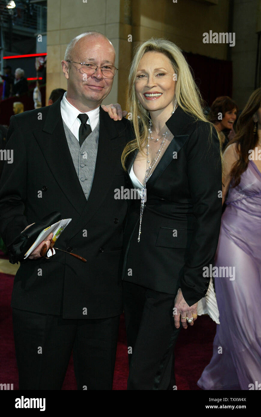 Faye Dunnaway arrives for the 77th Annual Academy Awards held at the ...