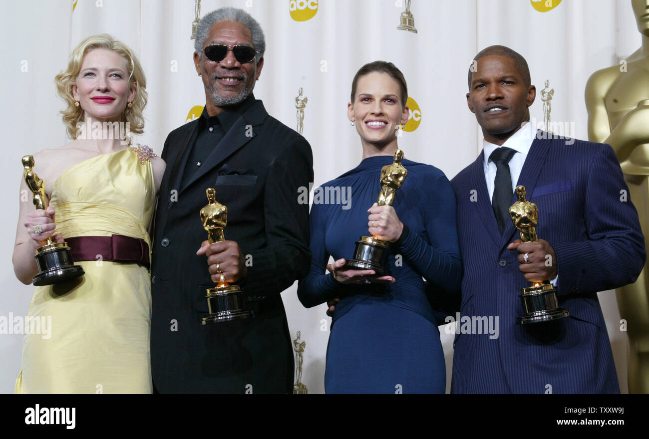 Cate Blanchett, Morgan Freeman, Hilary Swank, and Jamie Foxxshows off ...