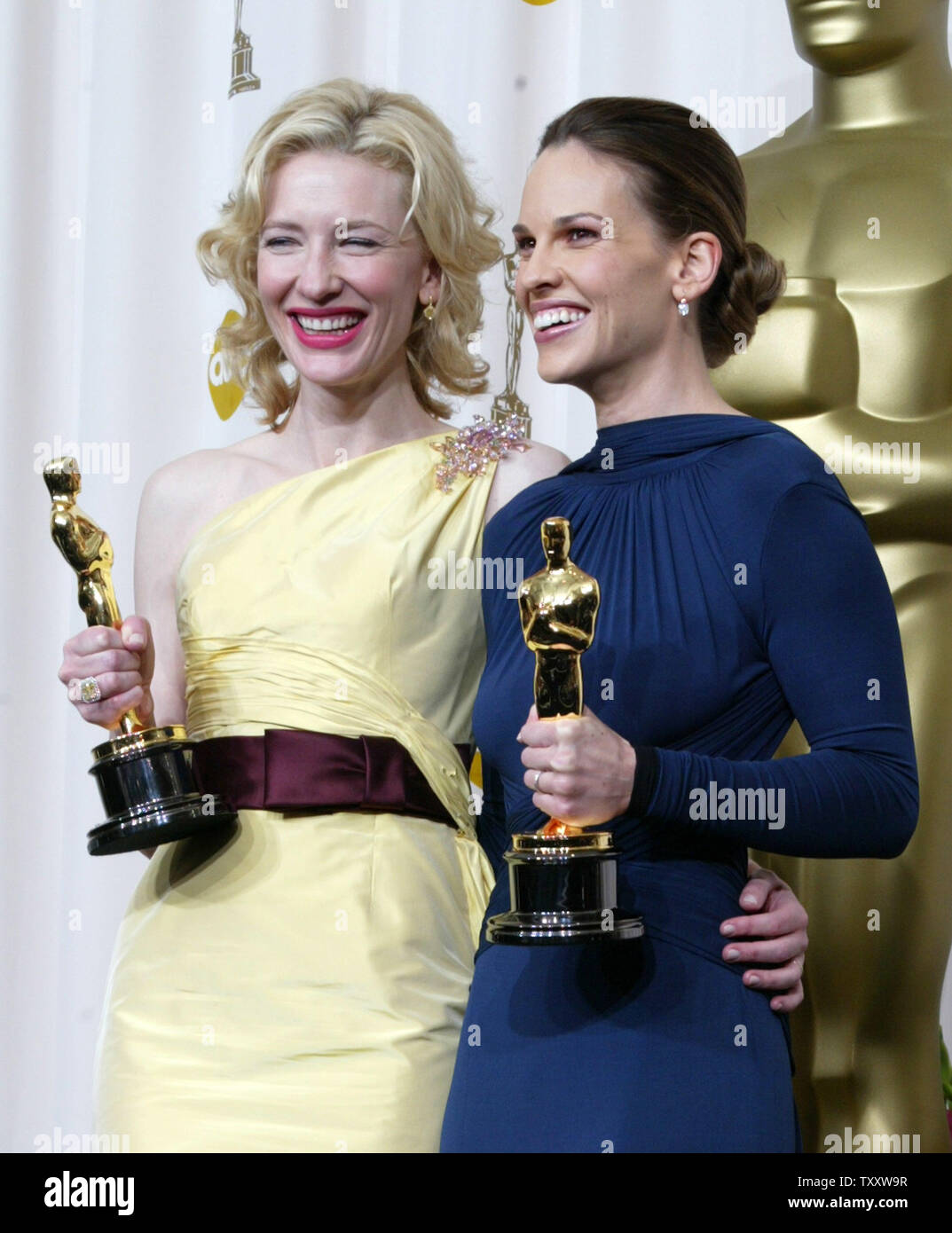 Cate Blanchett and Hilary Swank shows off their Oscars at the 77th ...