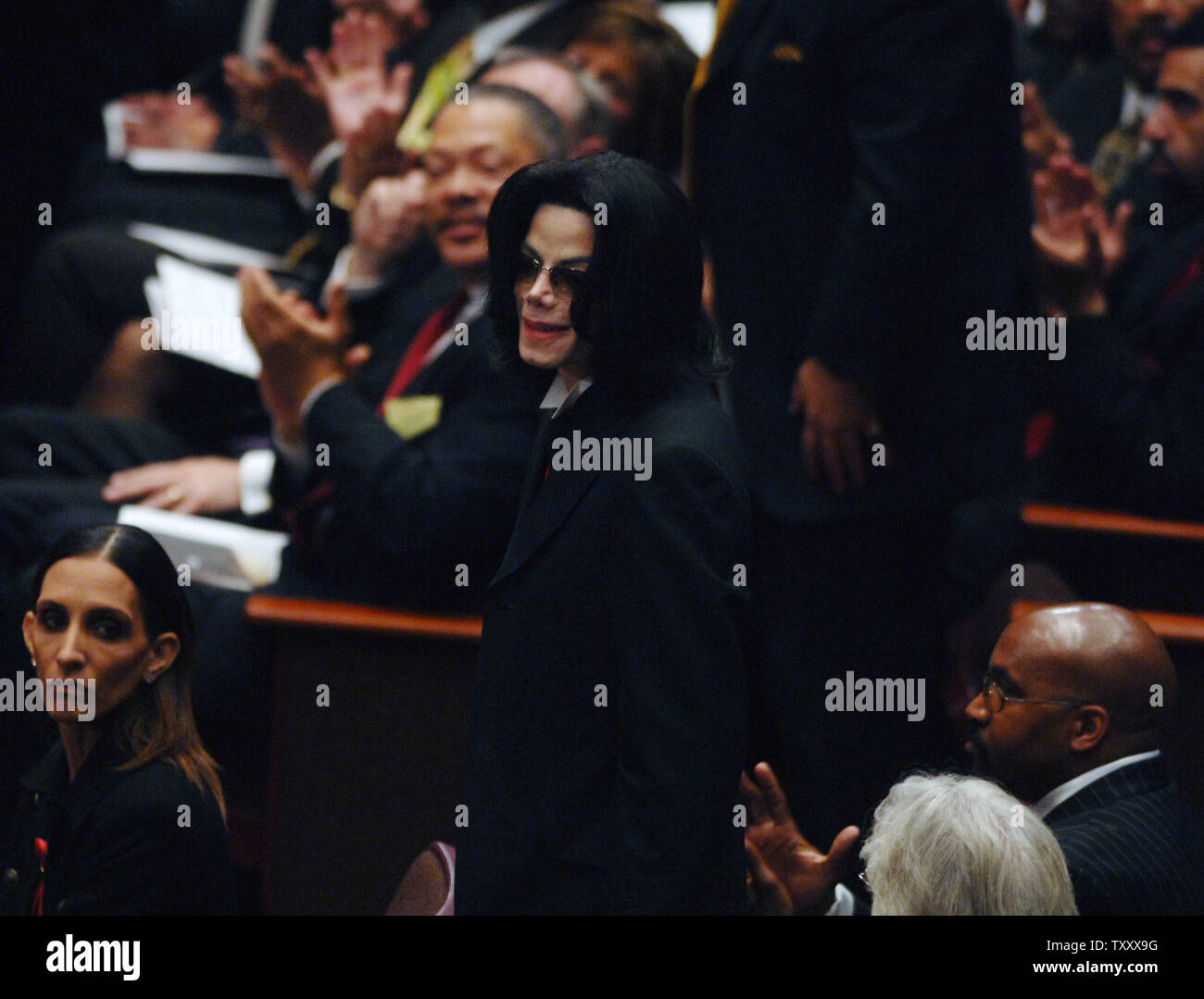 Michael jackson glove 2005 hi-res stock photography and images - Alamy