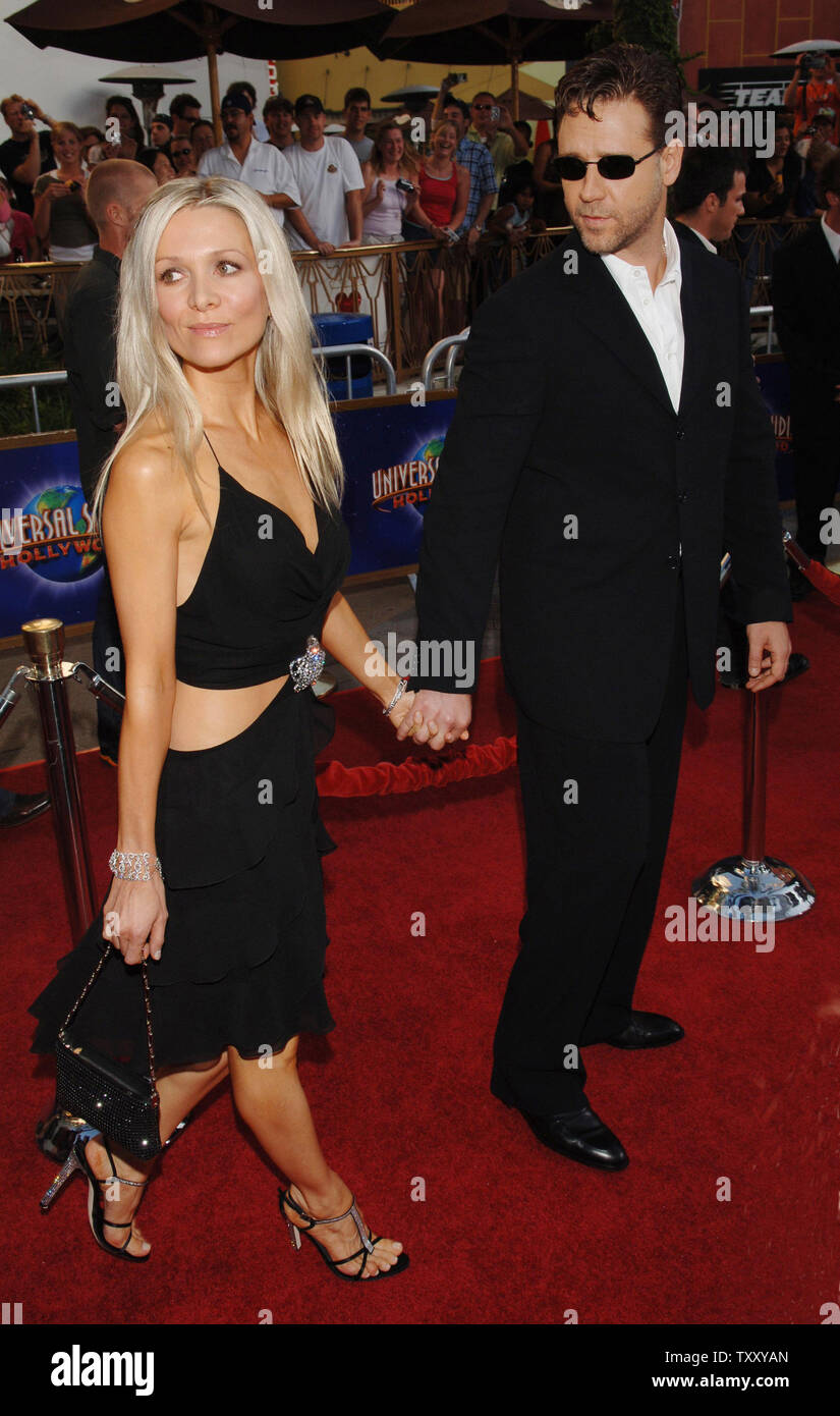Australian actor Russell Crowe and wife Danielle arrive for the ...