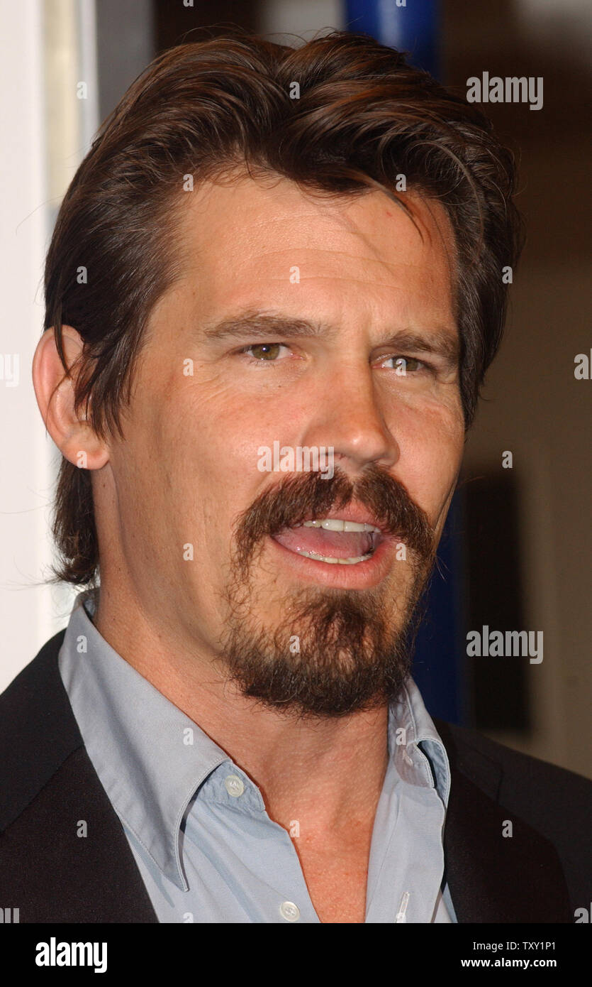 Actor Josh Brolin arrives at the premiere of 'Into the Blue' in Los ...