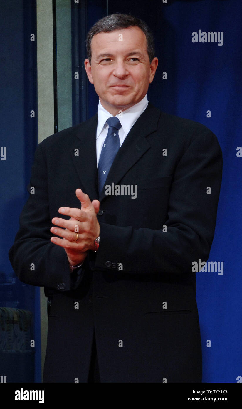 Outgoing ceo hi-res stock photography and images - Alamy