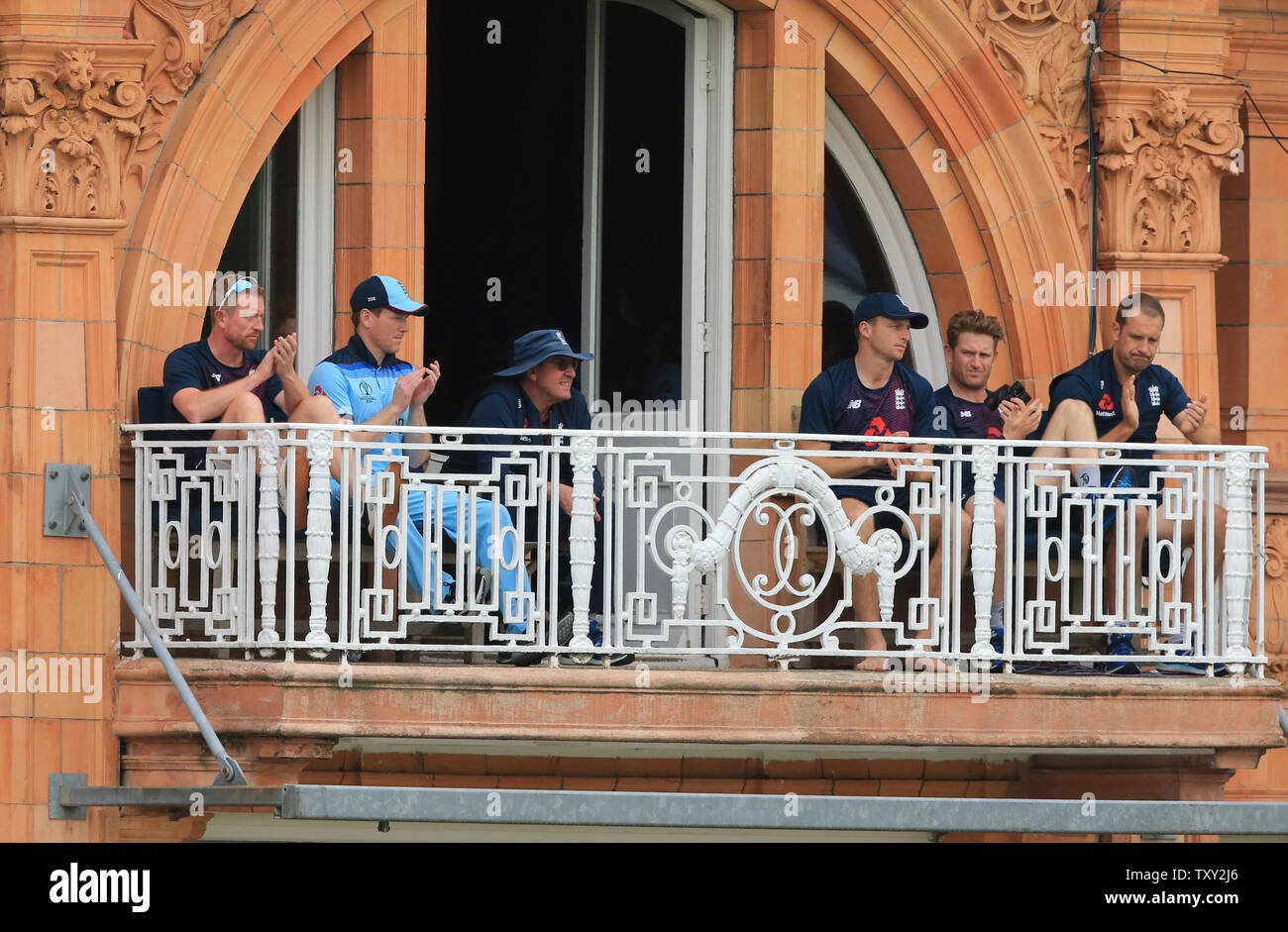 Team balcony hi-res stock photography and images - Alamy