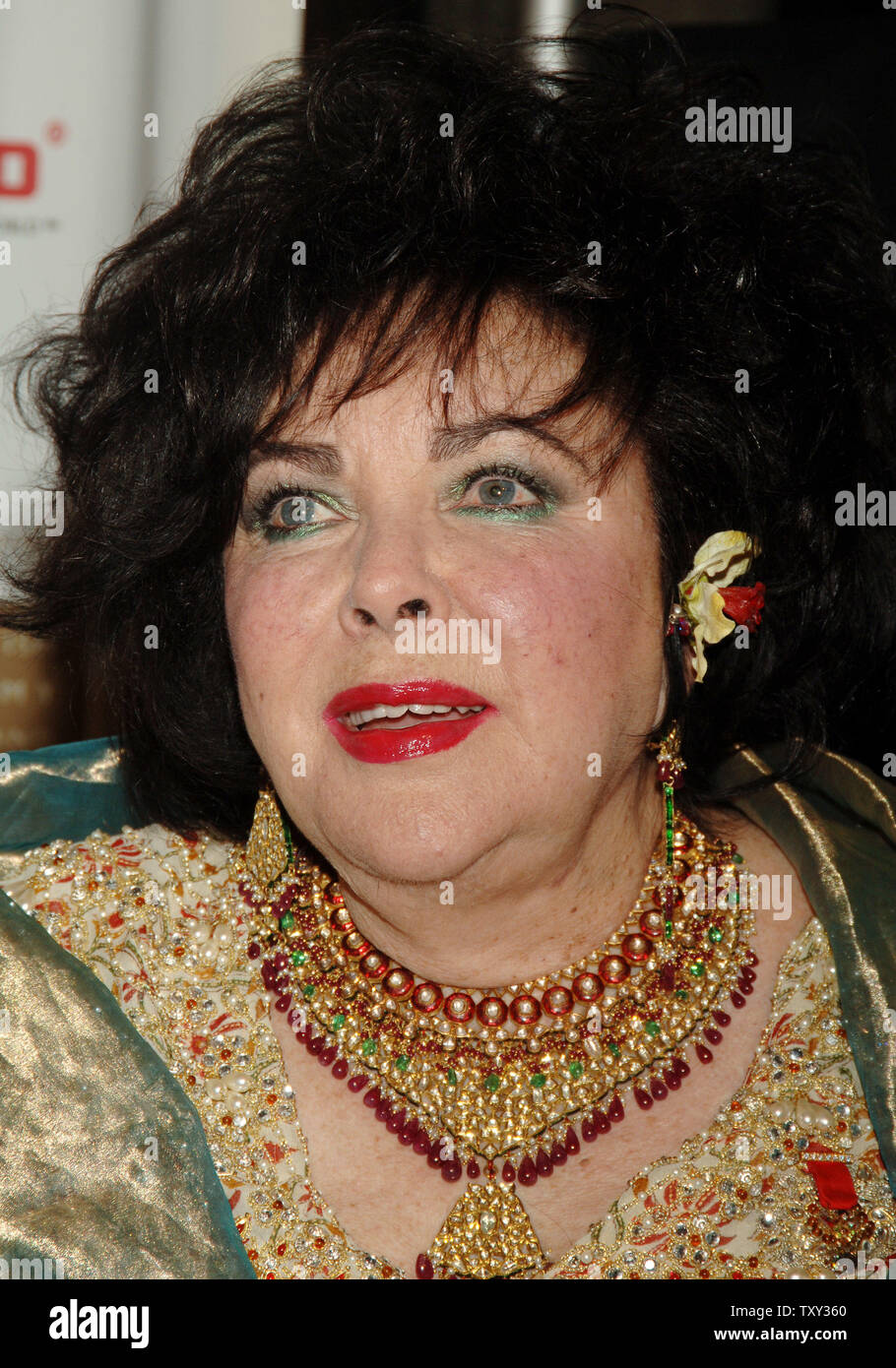 Dame elizabeth taylor 2005 hi-res stock photography and images - Alamy