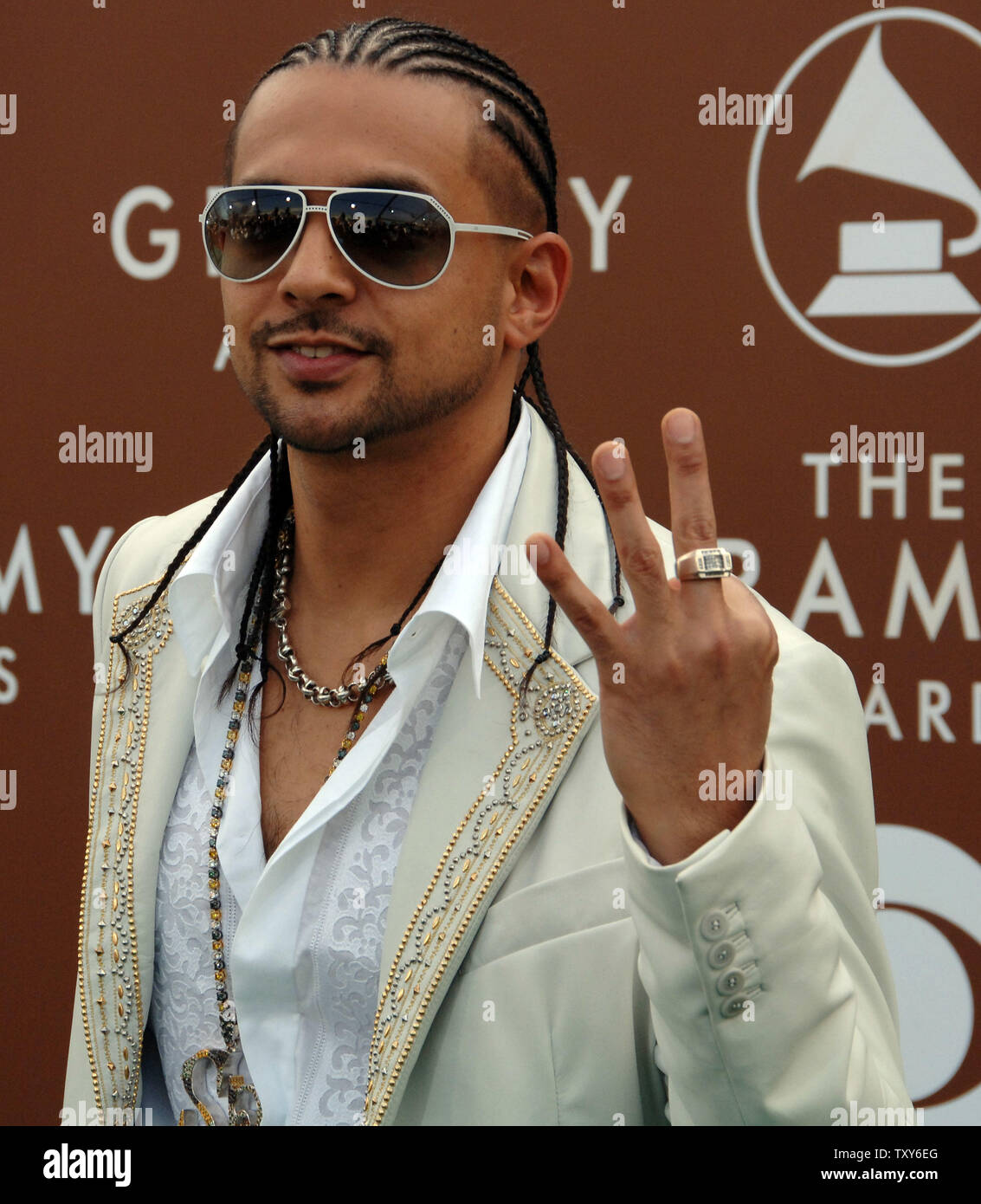 Sean Paul arrives at the 48th Annual Grammy Awards at the Staples ...