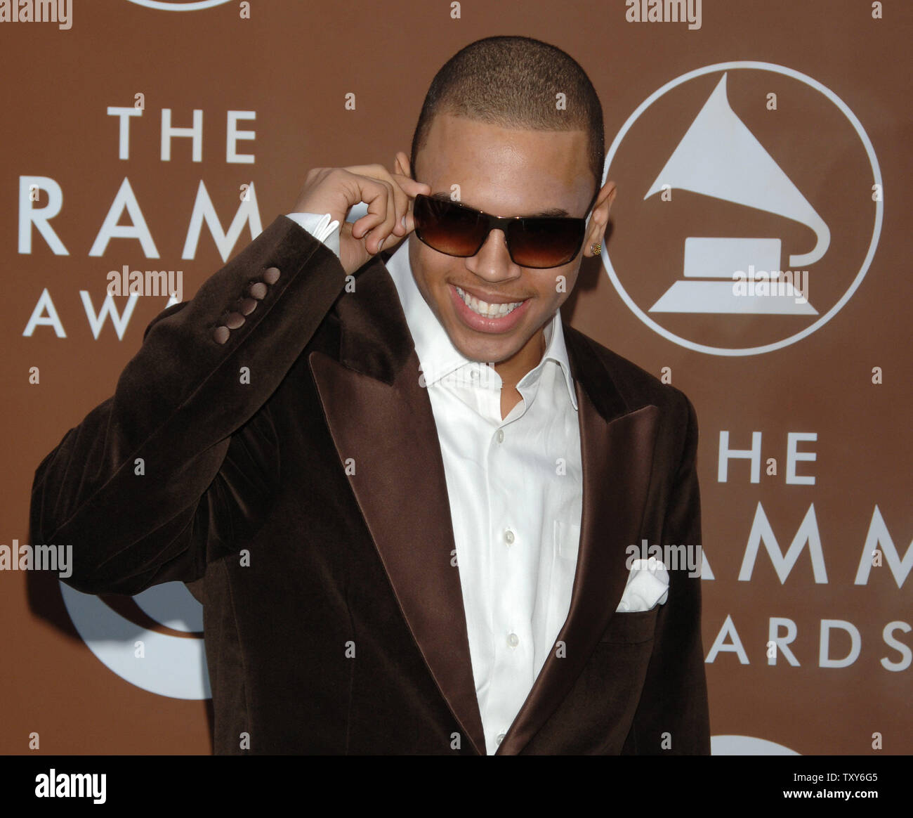 Chris Brown arrives at the 48th Annual Grammy Awards at the Staples ...
