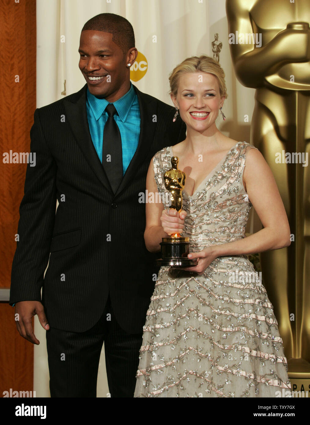 Actor Jamie Foxx poses with Reese Witherspoon who won Best Actress for ...