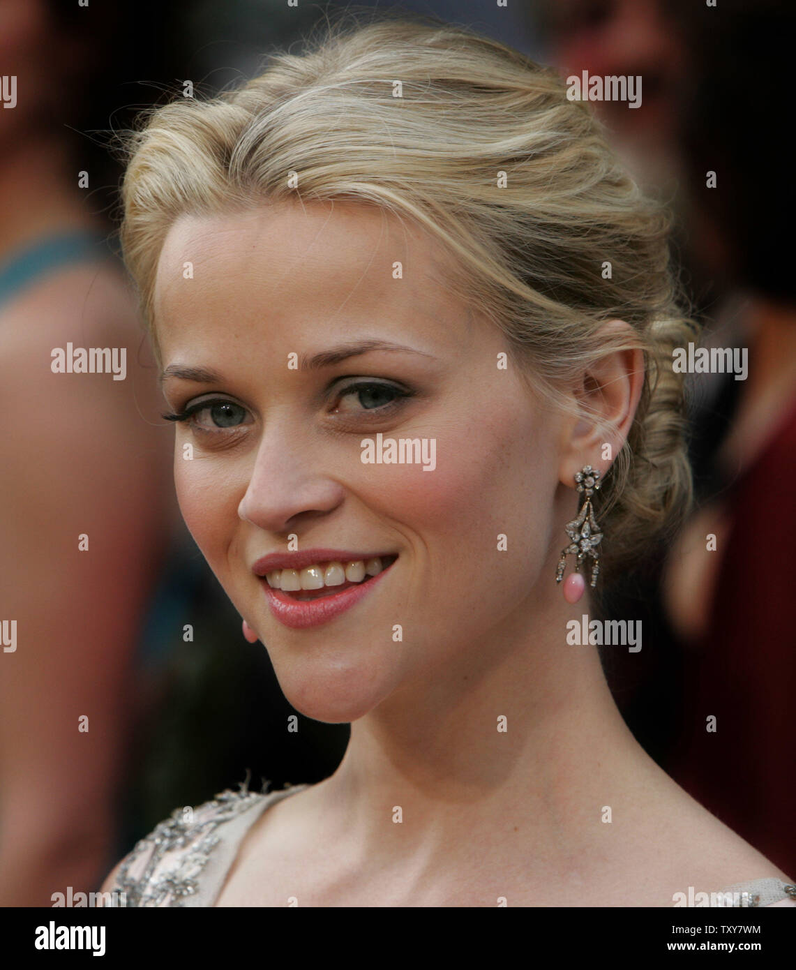 Reese Witherspoon arrives at the 78th Annual Academy Awards at the ...