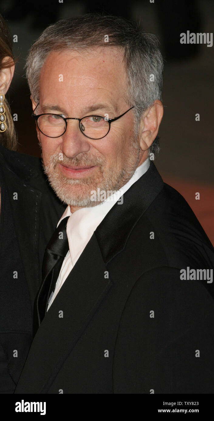 Director Steven Spielberg arrives on the red carpet at the Vanity Fair ...