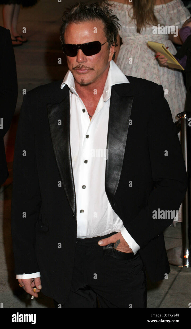 Actor Mickey Rourke arrives on the red carpet at the Vanity Fair Oscar ...