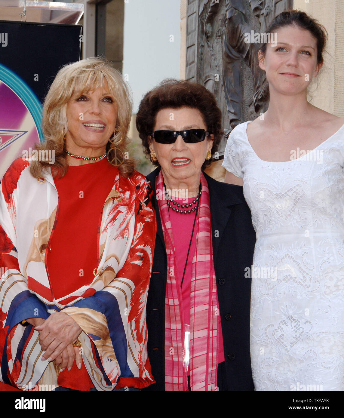 Mother nancy sinatra daughter aj lambert hi-res stock photography and ...