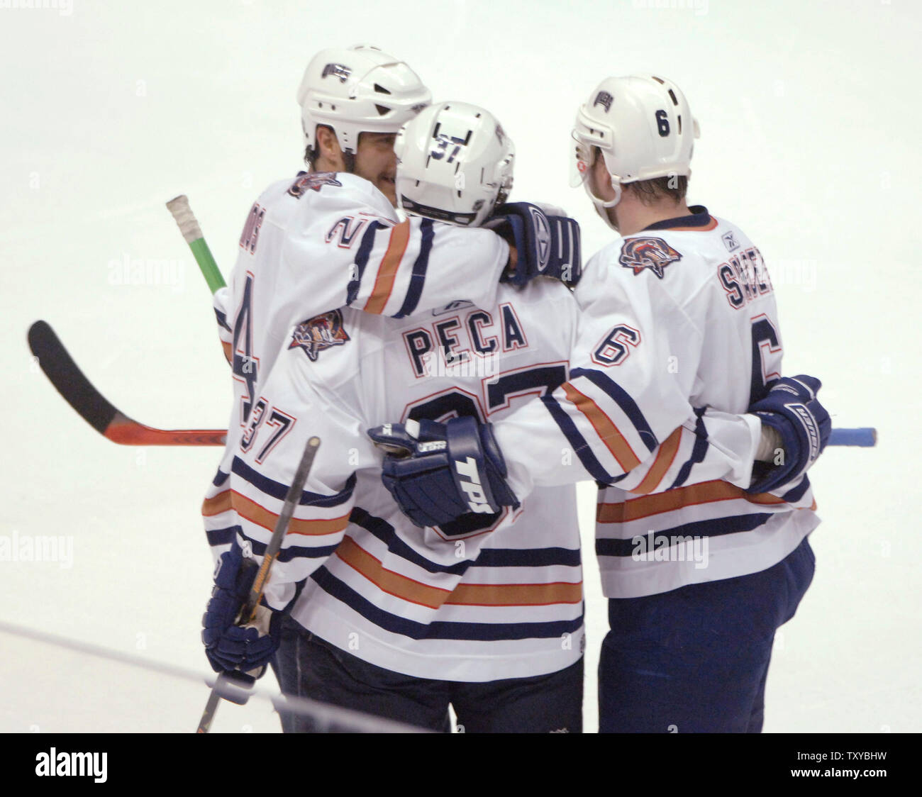 Oilers celebrate a goal by Michael Peca against the Mighty Ducks in the ...
