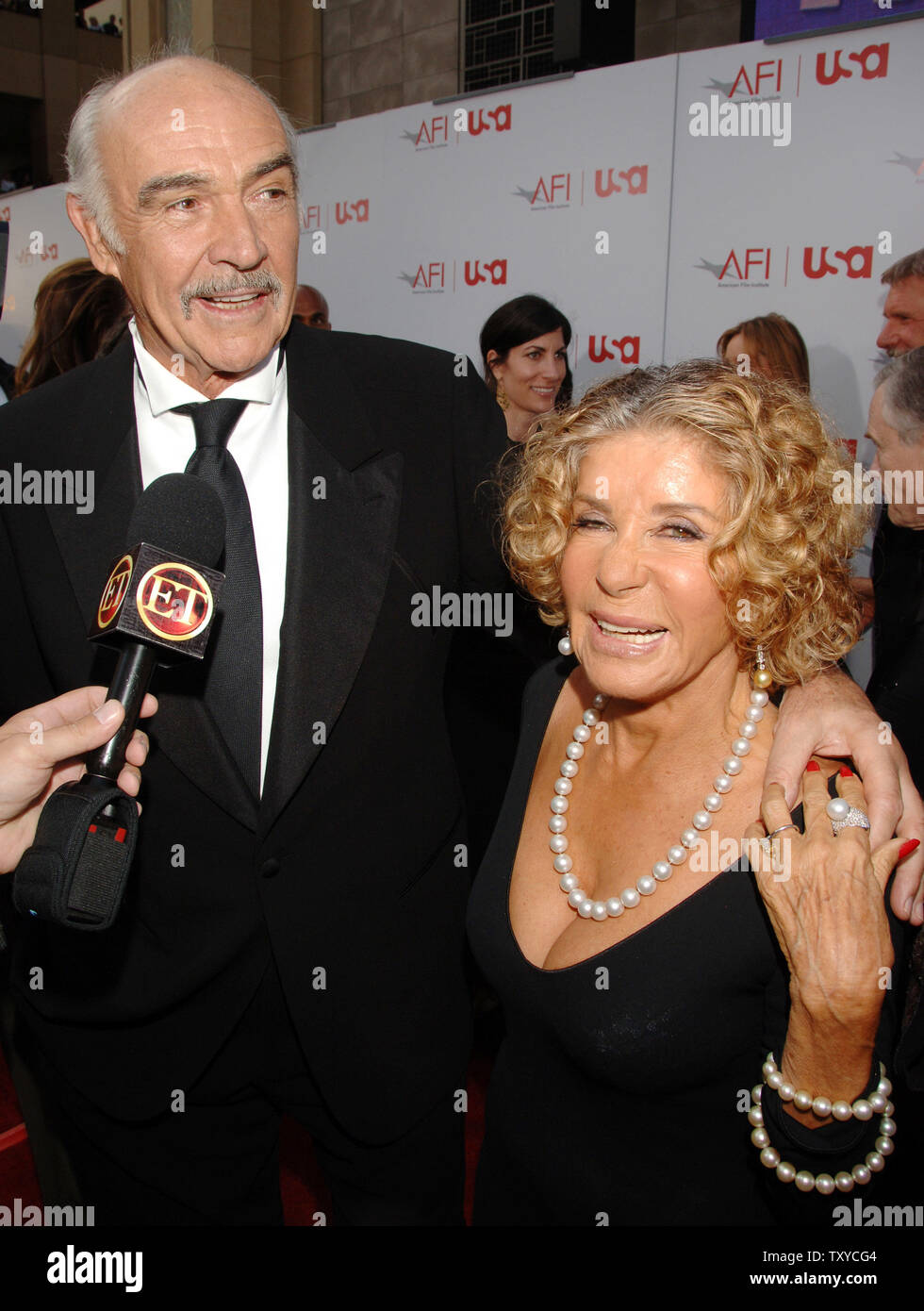 Sir sean connery and wife micheline hi-res stock photography and images ...