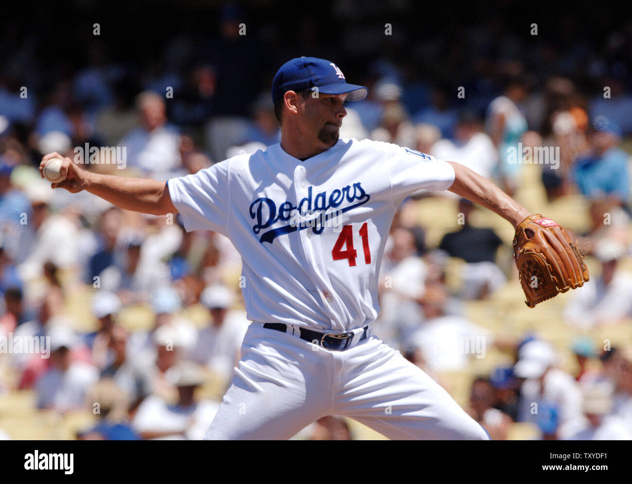 Los Angeles Dodgers Aaron Sele pitches against the San Francisco Giants ...