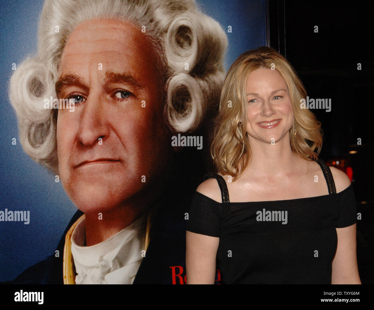 Laura linney man year film hi-res stock photography and images - Alamy