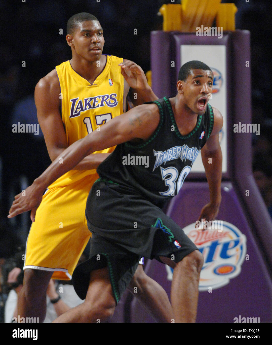 Los Angeles Lakers' Andrew Bynum (#17) and Minnesota Timberwolves' Mark ...