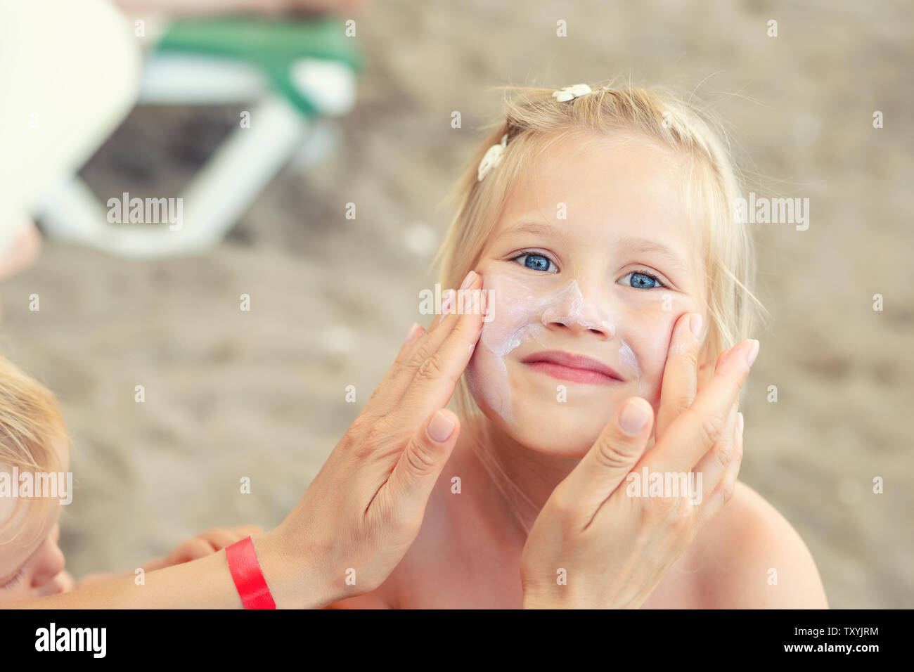 Suncream face child hi-res stock photography and images - Alamy