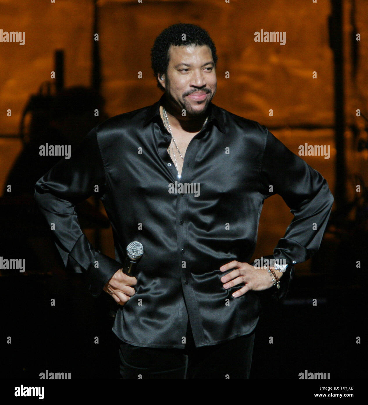 Singer Lionel Richie performs in concert at the Kodak Theatre in the ...