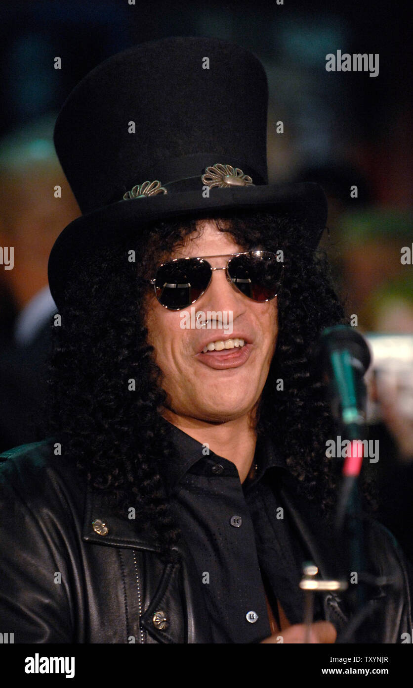 Slash is inducted into Hollywood's RockWalk with a ceremony where he ...