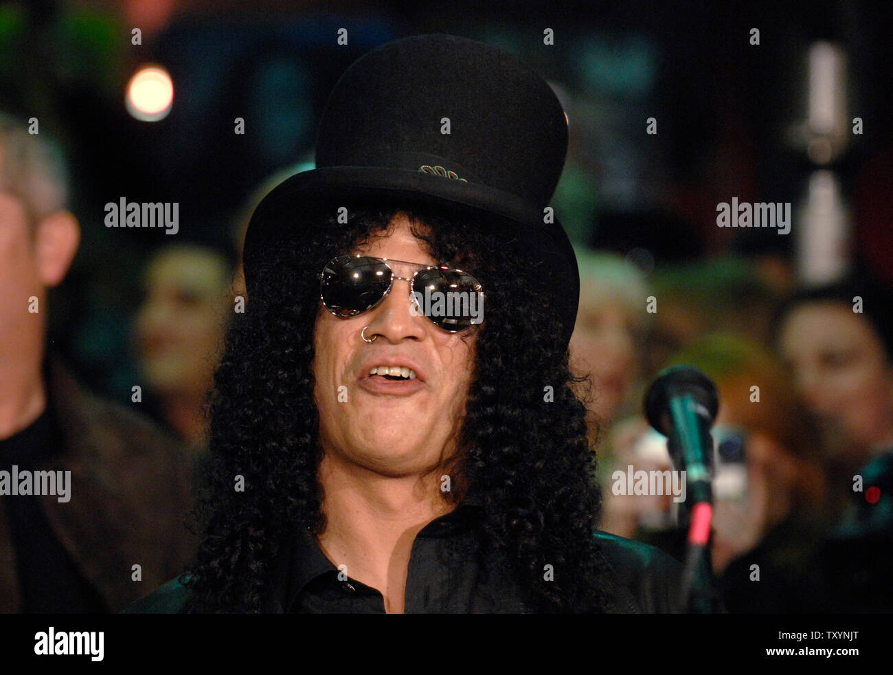 Slash is inducted into Hollywood's RockWalk with a ceremony where he ...