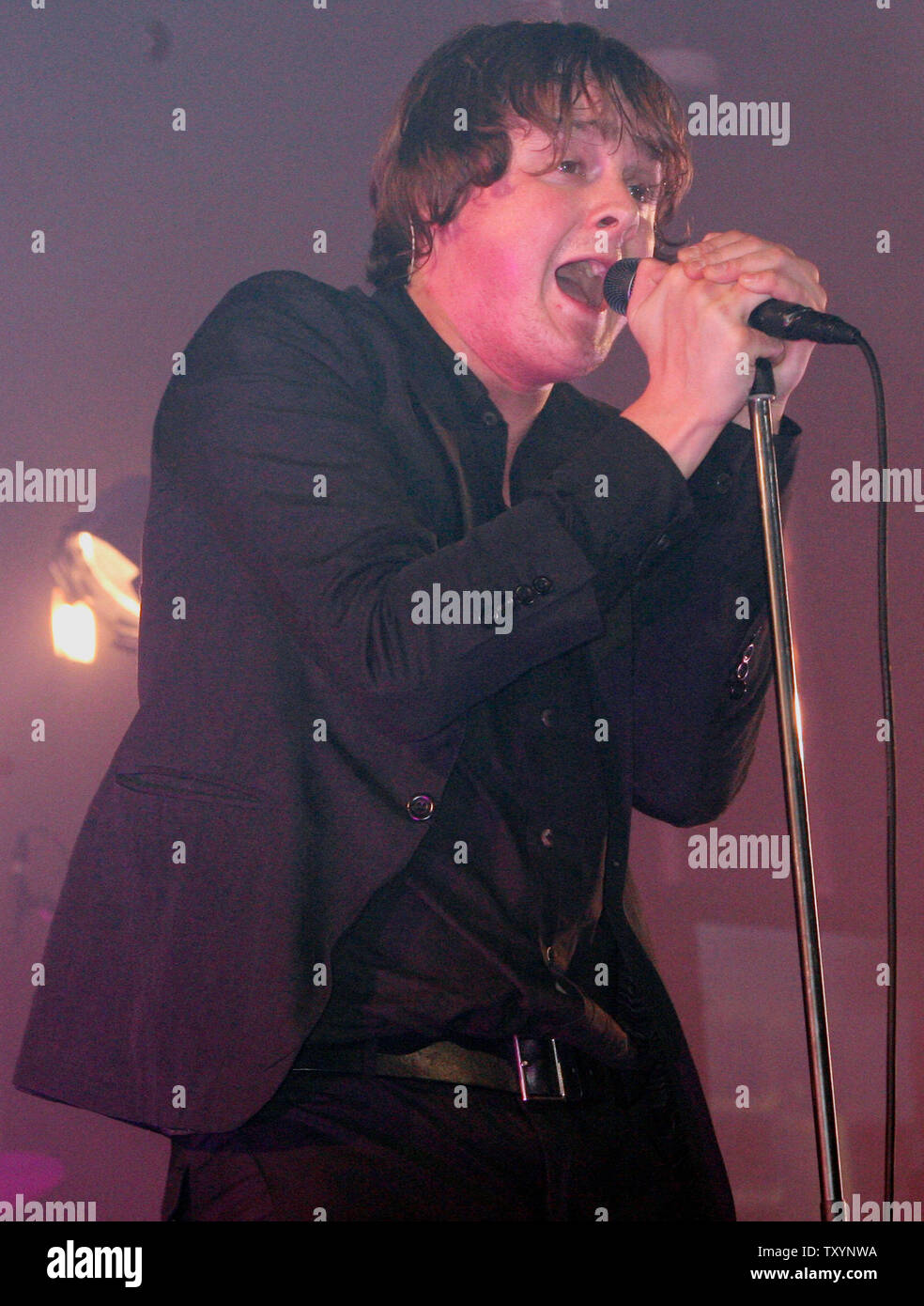 Tom chaplin keane frontman hi-res stock photography and images - Alamy