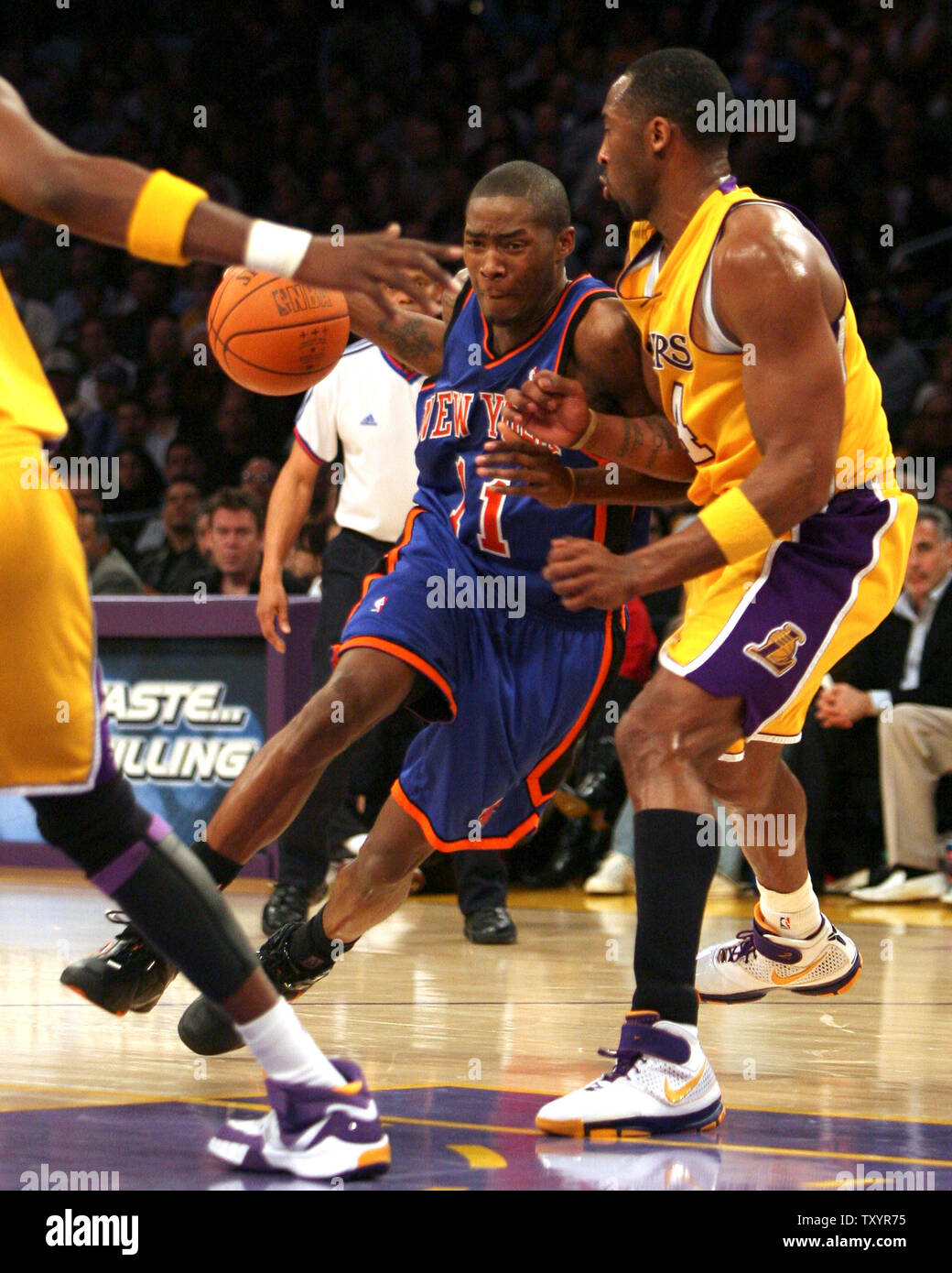 New York Knicks guard Jamal Crawford (11) drives on Los Angeles Lakers ...